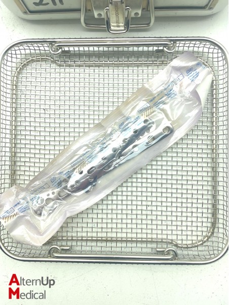 Sterilization box with lower limb orthopedic plates - Alternup Medical
