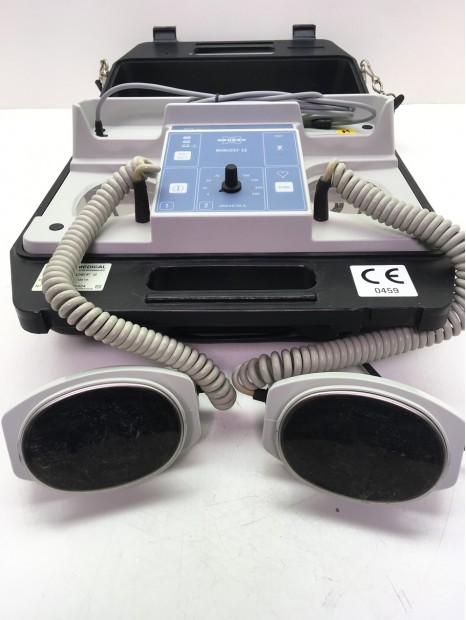 Bruker Medical Minidef 2 Transport Defibrillator - AlternUp Medical